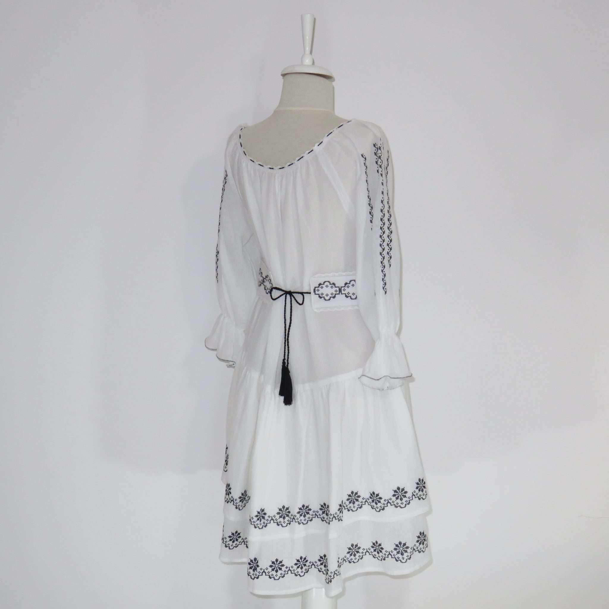 Rochie dama, bumbac 100% de calitate superioara, brodata cu motive ...