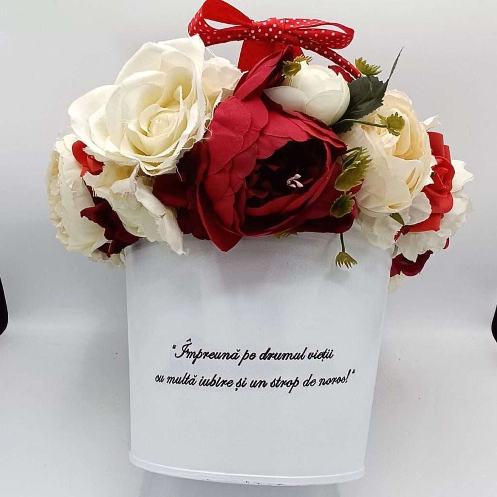 Galeata miresei personalizata si decorata cu flori de matase 2 ...