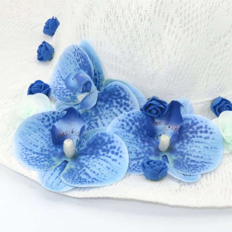 Palarie pentru dezgatitul miresei, alba cu orhidee albastra ...