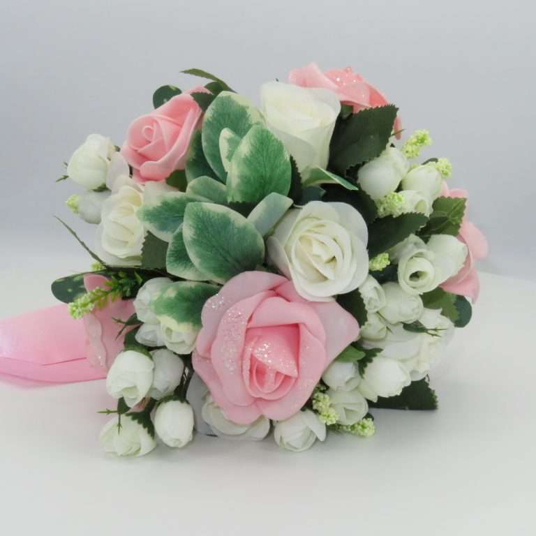 Set 2 lumanari cununie + un buchet mireasa, cu flori roz si albe ...