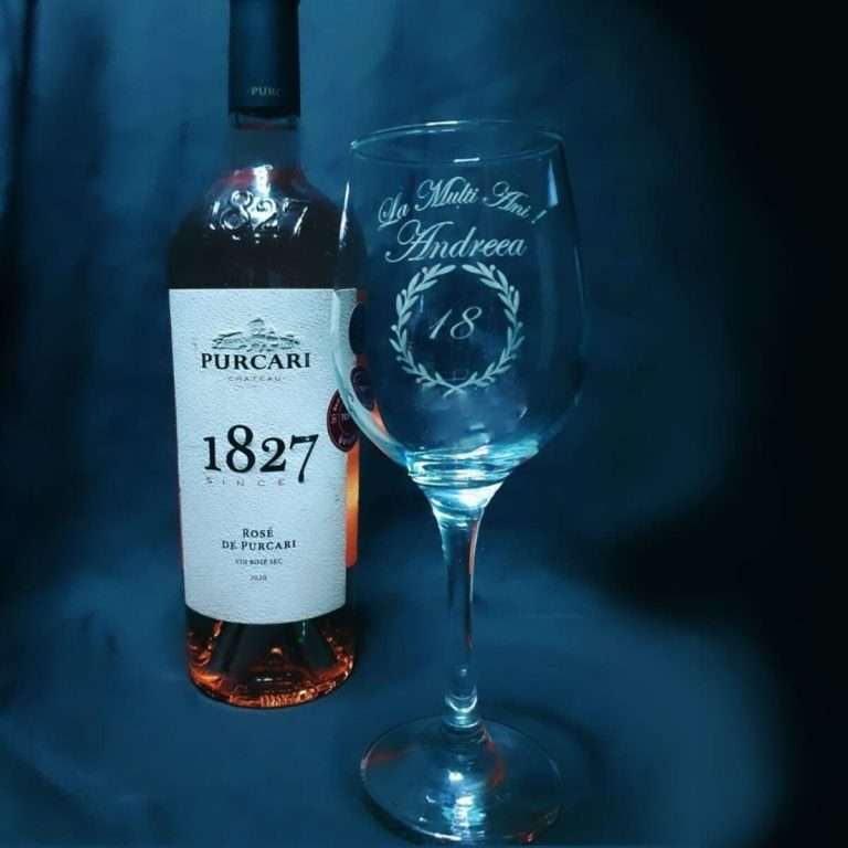 Pahar de vin personalizat prin gravura, La Multi Ani - KLTM211007 - 23h ...