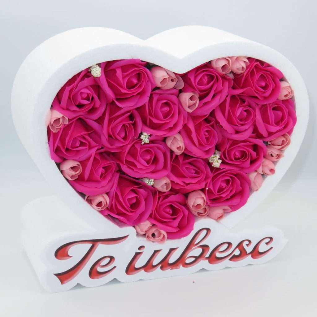 Aranjament floral cadou Te Iubesc, cu trandafiri de sapun, roz ciclam ...