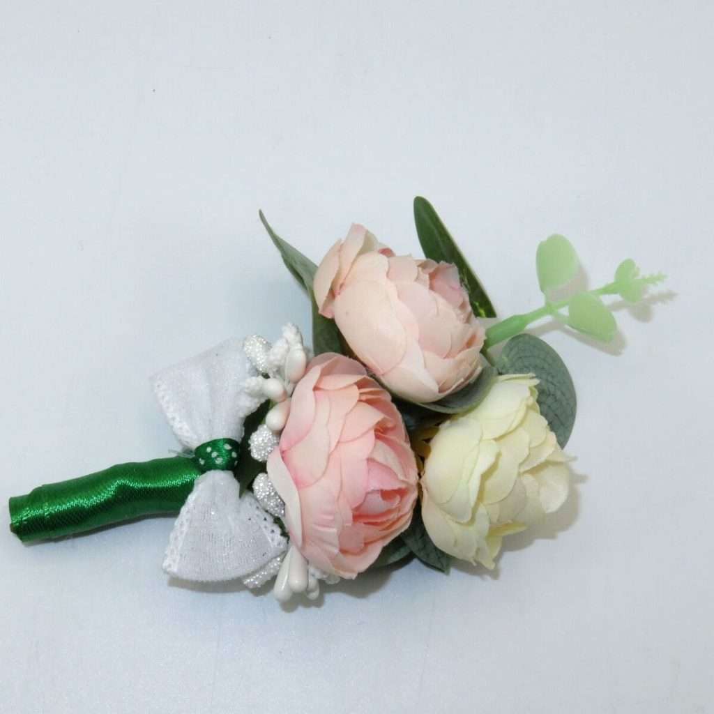 Cocarda de pus in piept cu flori de matase, bujori – ILIF305085 - 23h ...