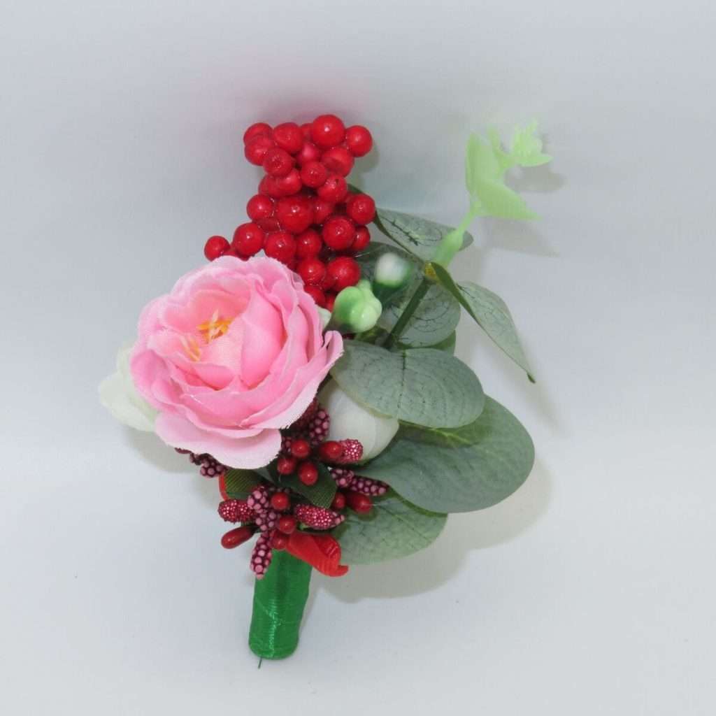 Cocarda de pus in piept cu flori de matase si stamine – ILIF305086 ...