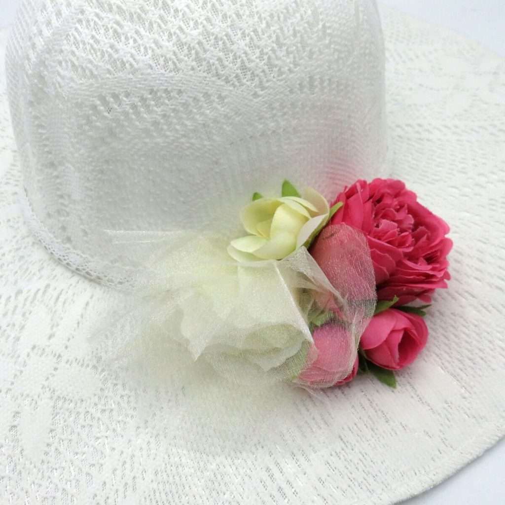 Palarie pentru dezgatitul miresei, alba cu flori de matase roz ...
